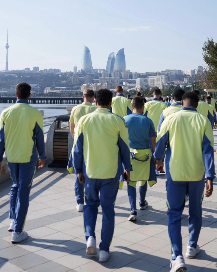 "Ayaks"ın futbolçuları Bakını gəziblər - FOTO